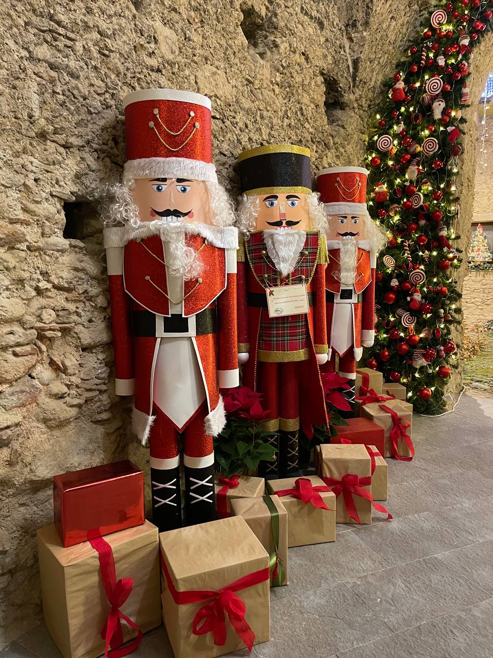 Siderno Superiore: La Casa di Babbo Natale al Palazzo De Mojà - FOTO - La Cometa Radio News